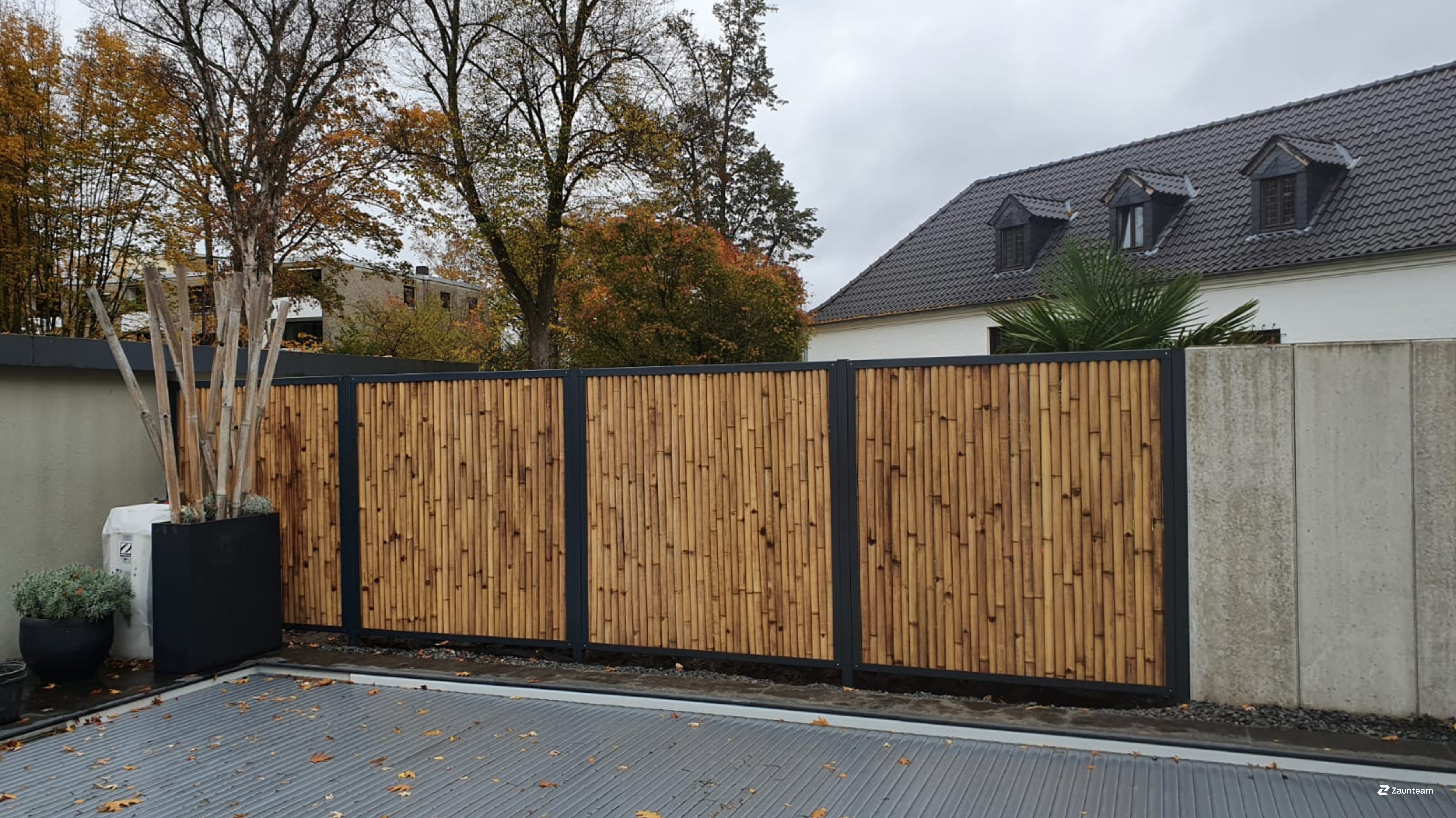 Zaunteam | Bambus Sichtschutz Chiang-Mai mit Fußplatte, 40667 Meerbusch